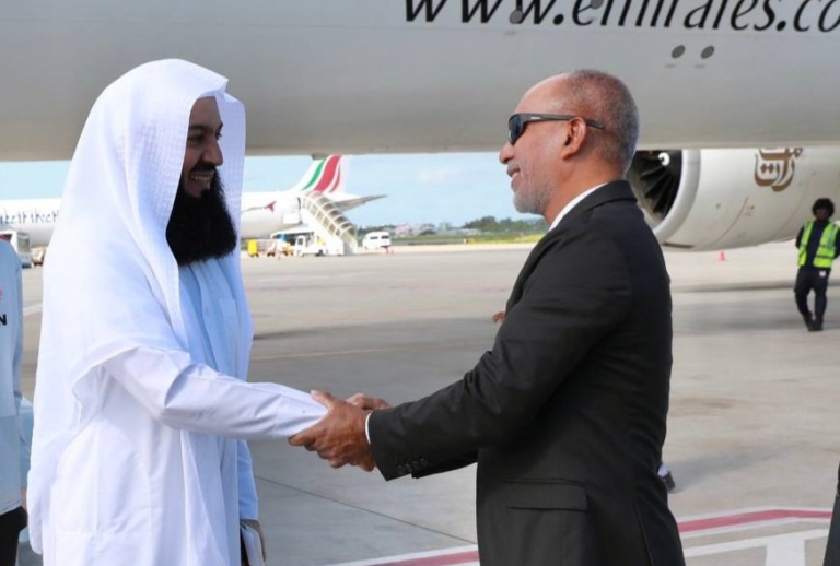 Renowned Muslim scholar Mufti Menk arrives in Maldives – The Times of Addu